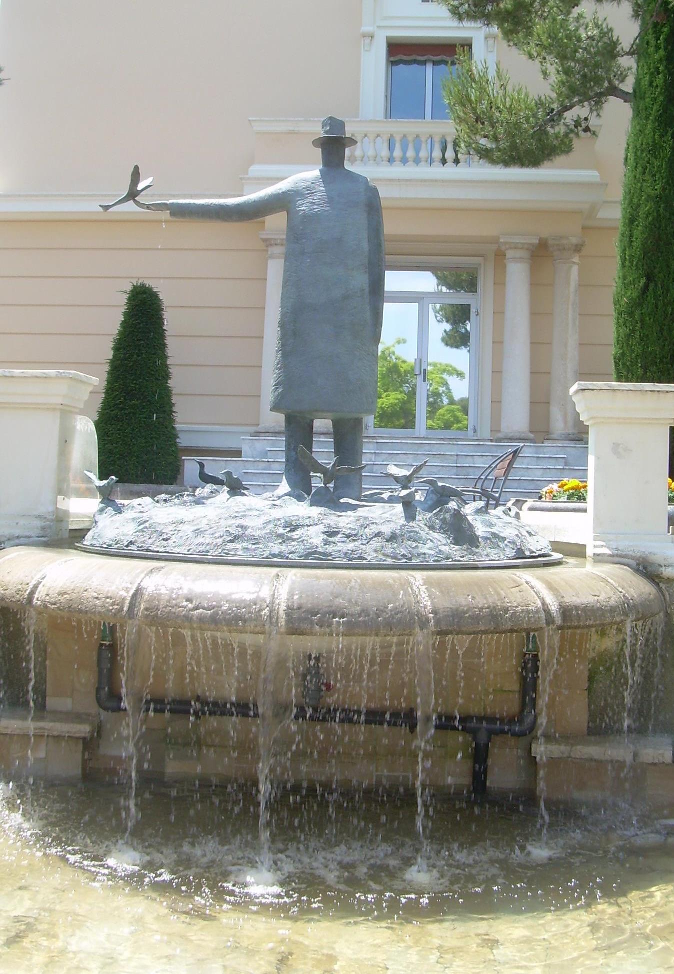 Monaco. Cool Water fountain | Atypical 60