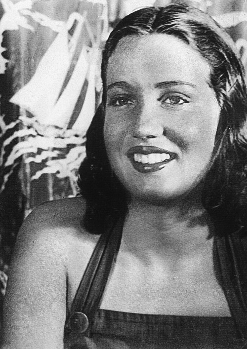 Another shot of edie | Atypical 60