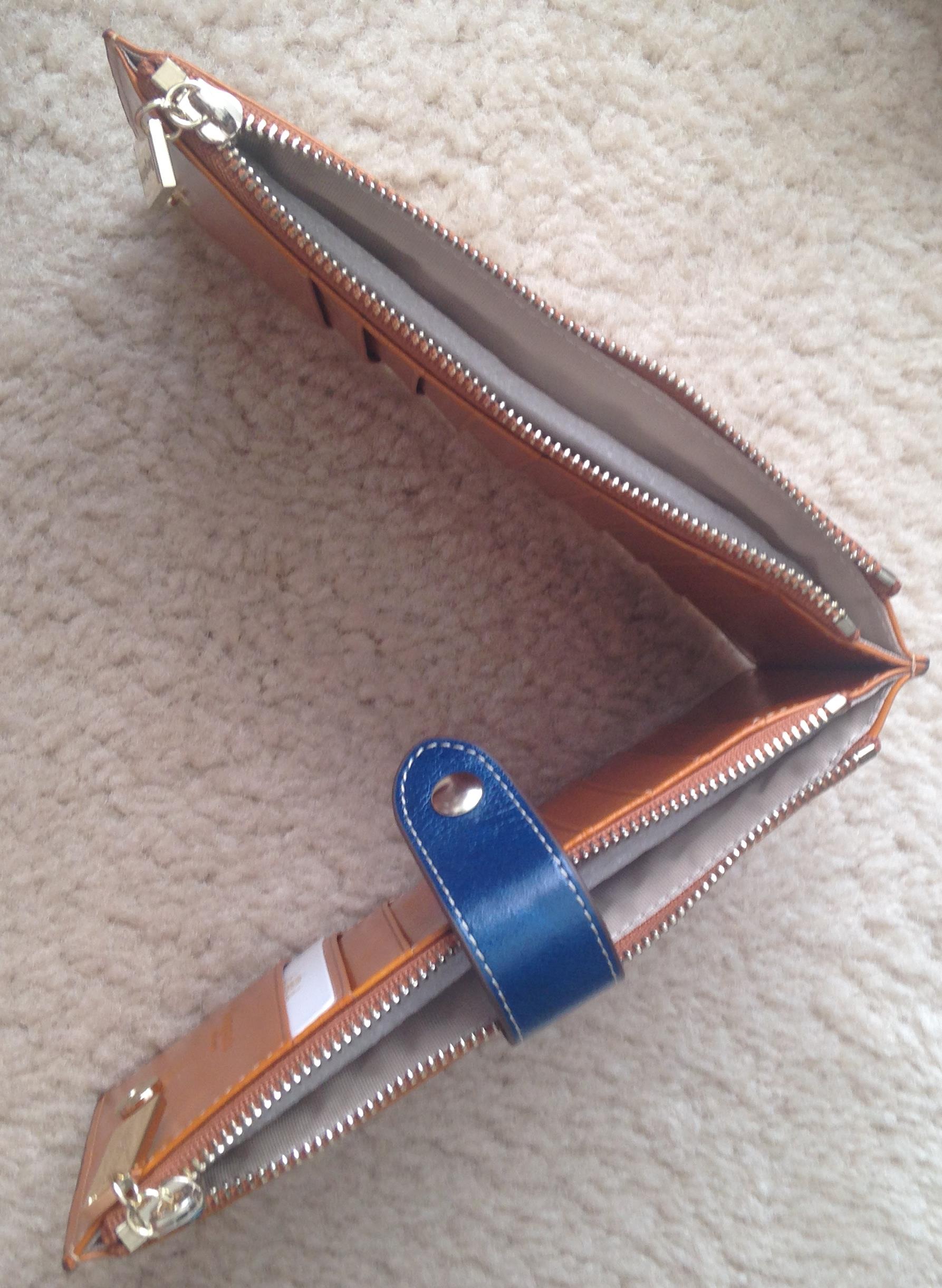 Wallet opened top view | Atypical 60